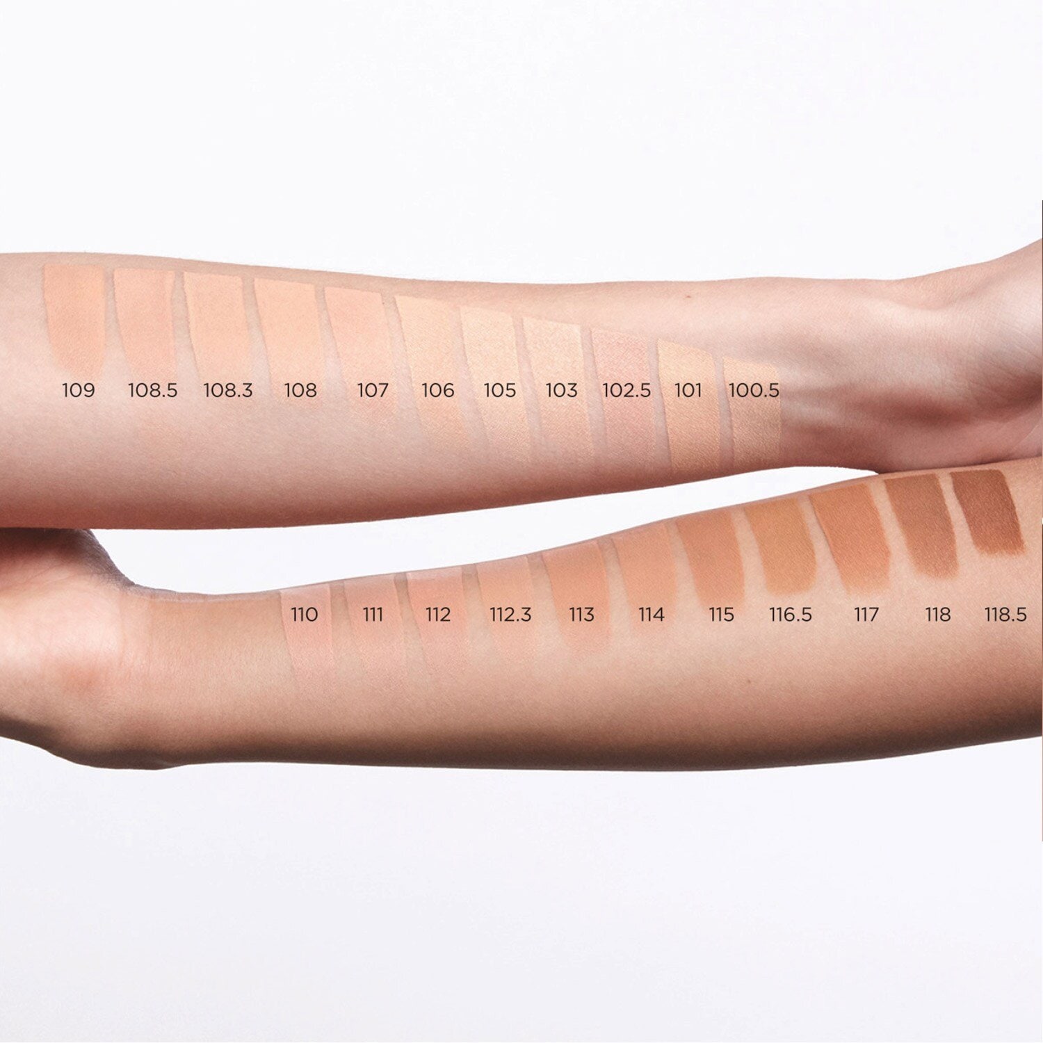 Skin Illusion SPF 15 - Fond de Teint Naturel Hydratation de CLARINS ≡ ...