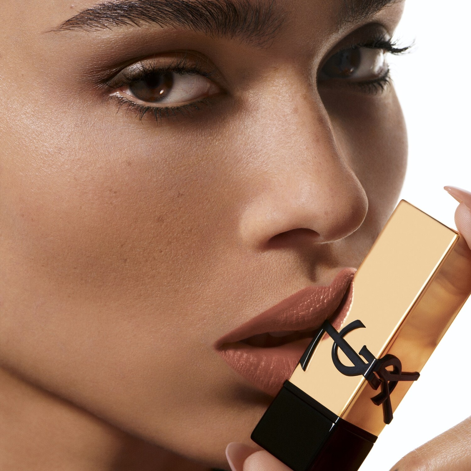 Rouge Pur Couture - Rouge à lèvres fini satin de YVES SAINT LAURENT ≡ ...