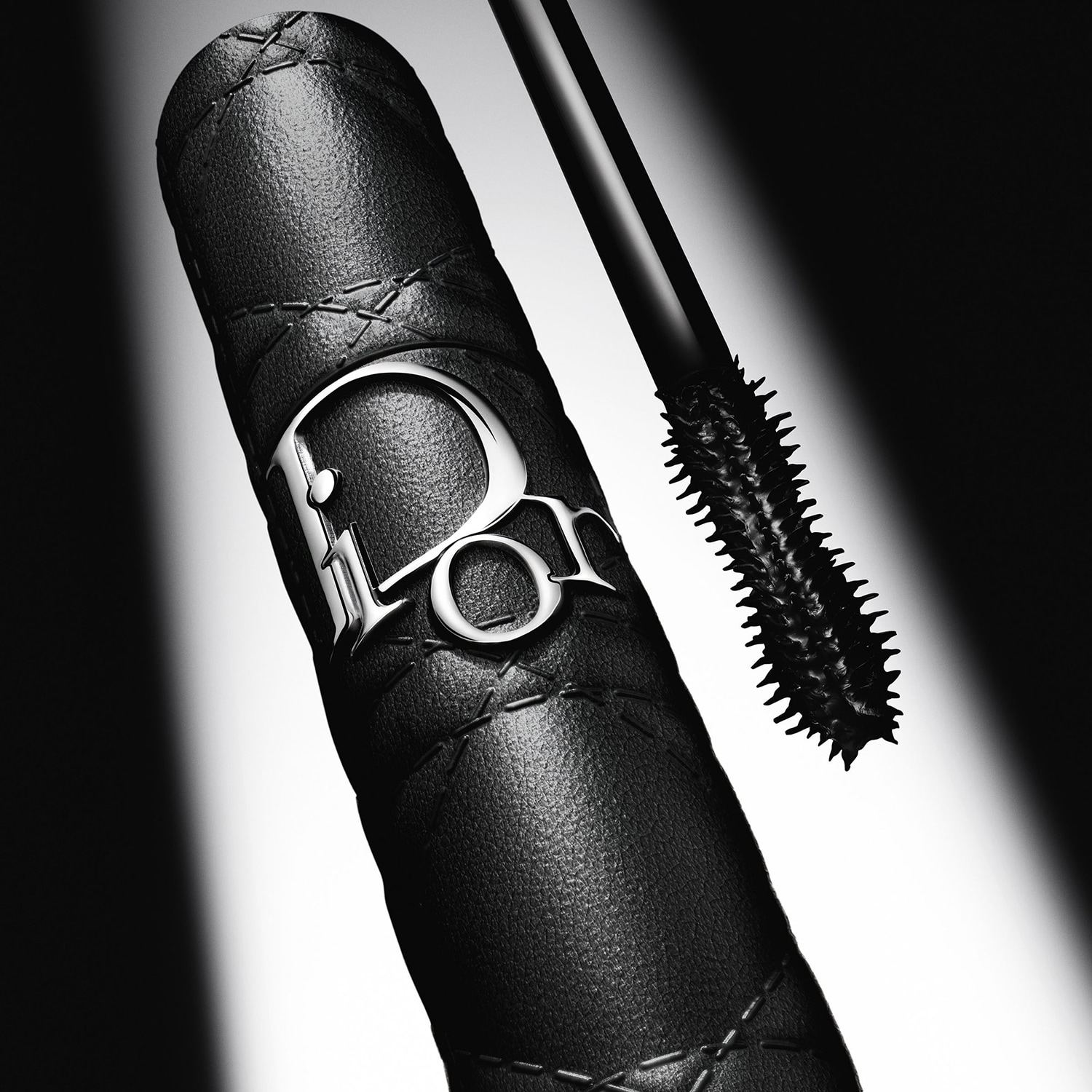 Diorshow Overvolume - Mascara volume extrême 24 h et définition cil-à ...
